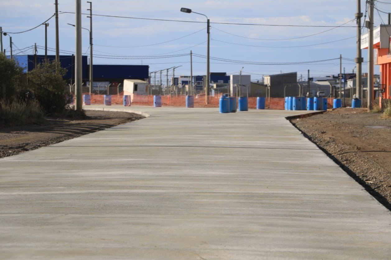 Pavimentación: El fraguado de la calle El Alambrador está en su etapa final