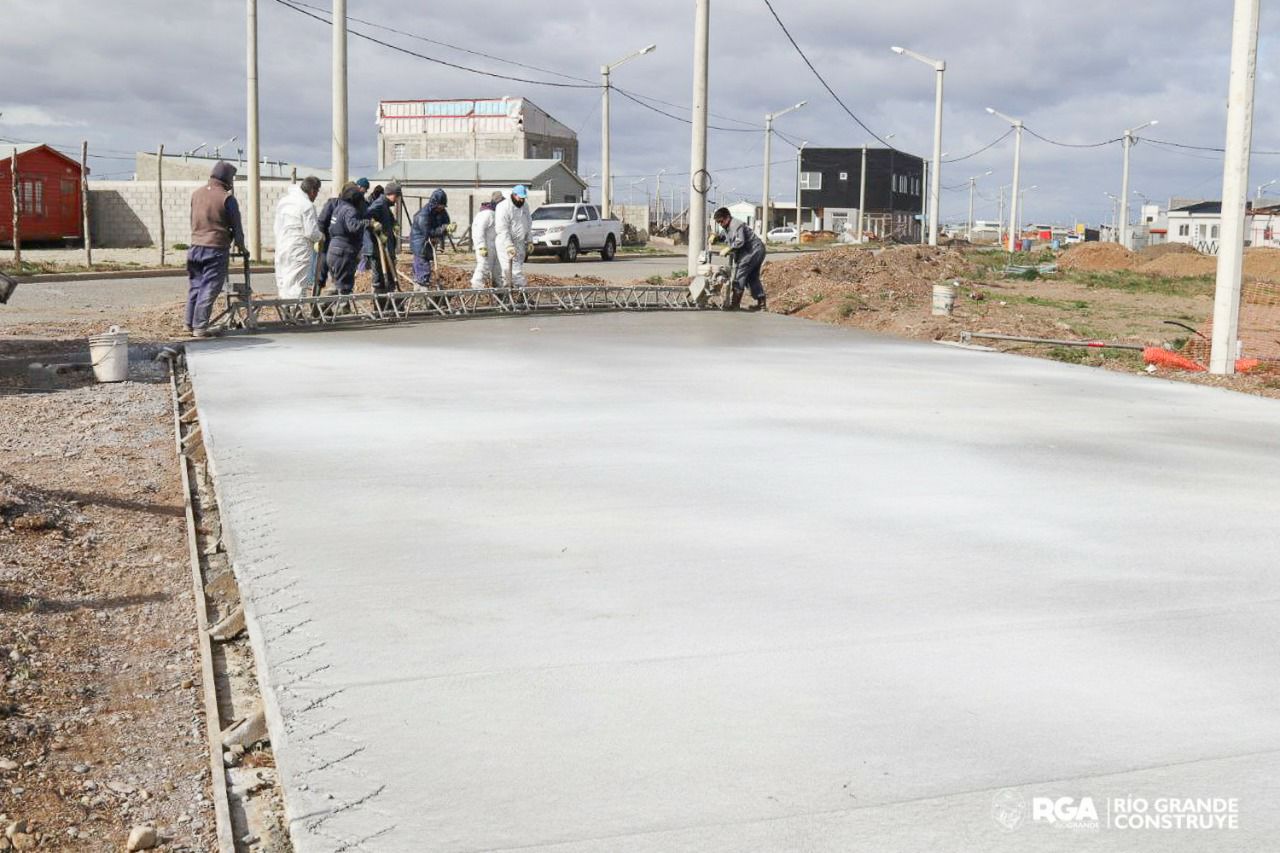 Más calles pavimentadas en el barrio Chacra XI