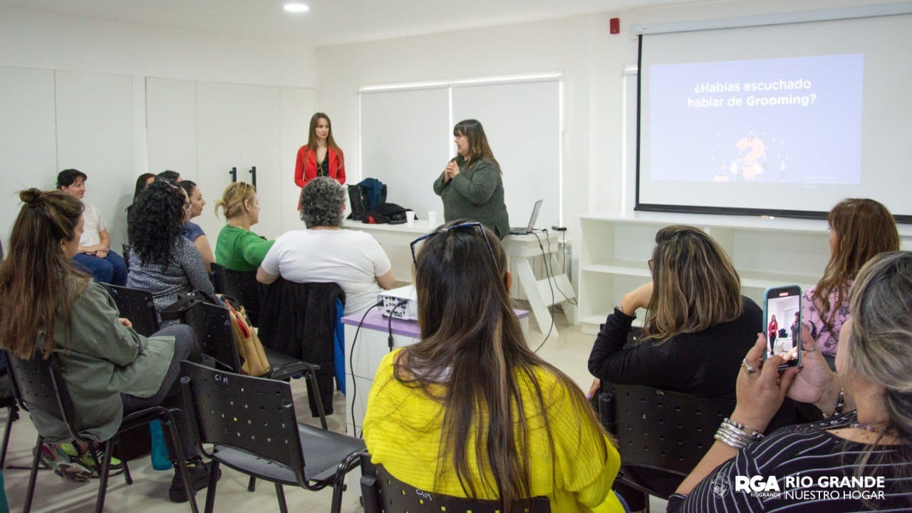 Se realizó una charla abierta sobre grooming