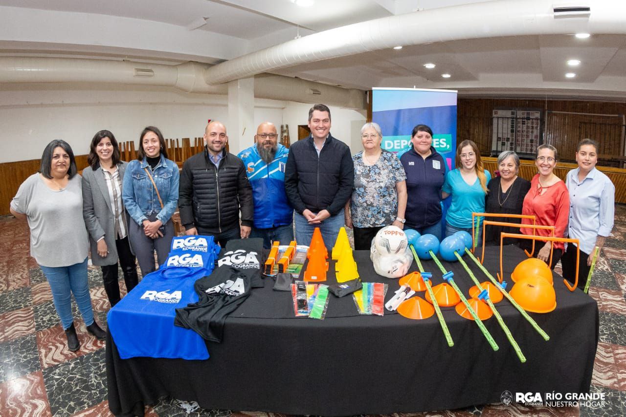 El Intendente firmó la adjudicación del predio para el histórico Club O ...
